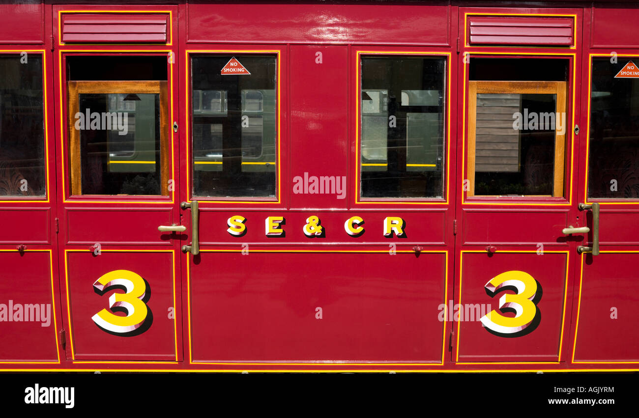 The red carriage of a Victorian train Stock Photo - Alamy
