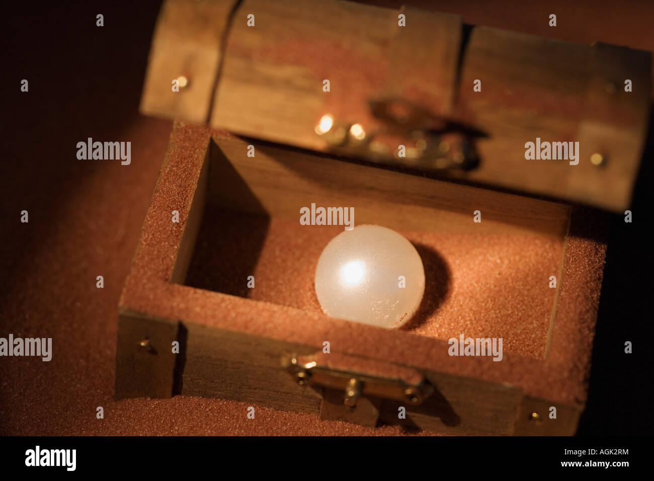 Pearl in a wooden box Stock Photo - Alamy