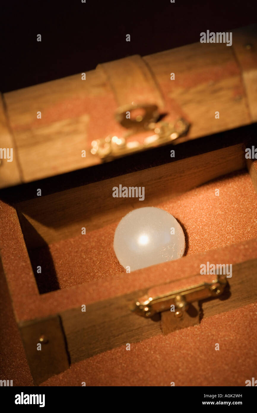Pearl in a wooden box Stock Photo - Alamy