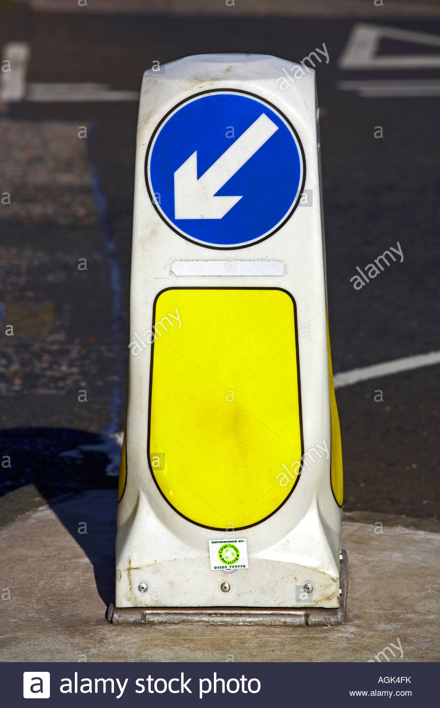 Keep left traffic bollard Stock Photo - Alamy