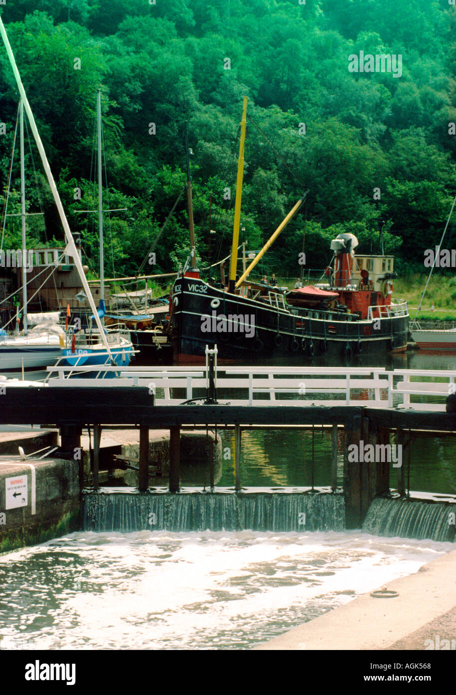 Crinan canal basin puffer argyll yachts crinan hi-res stock photography ...