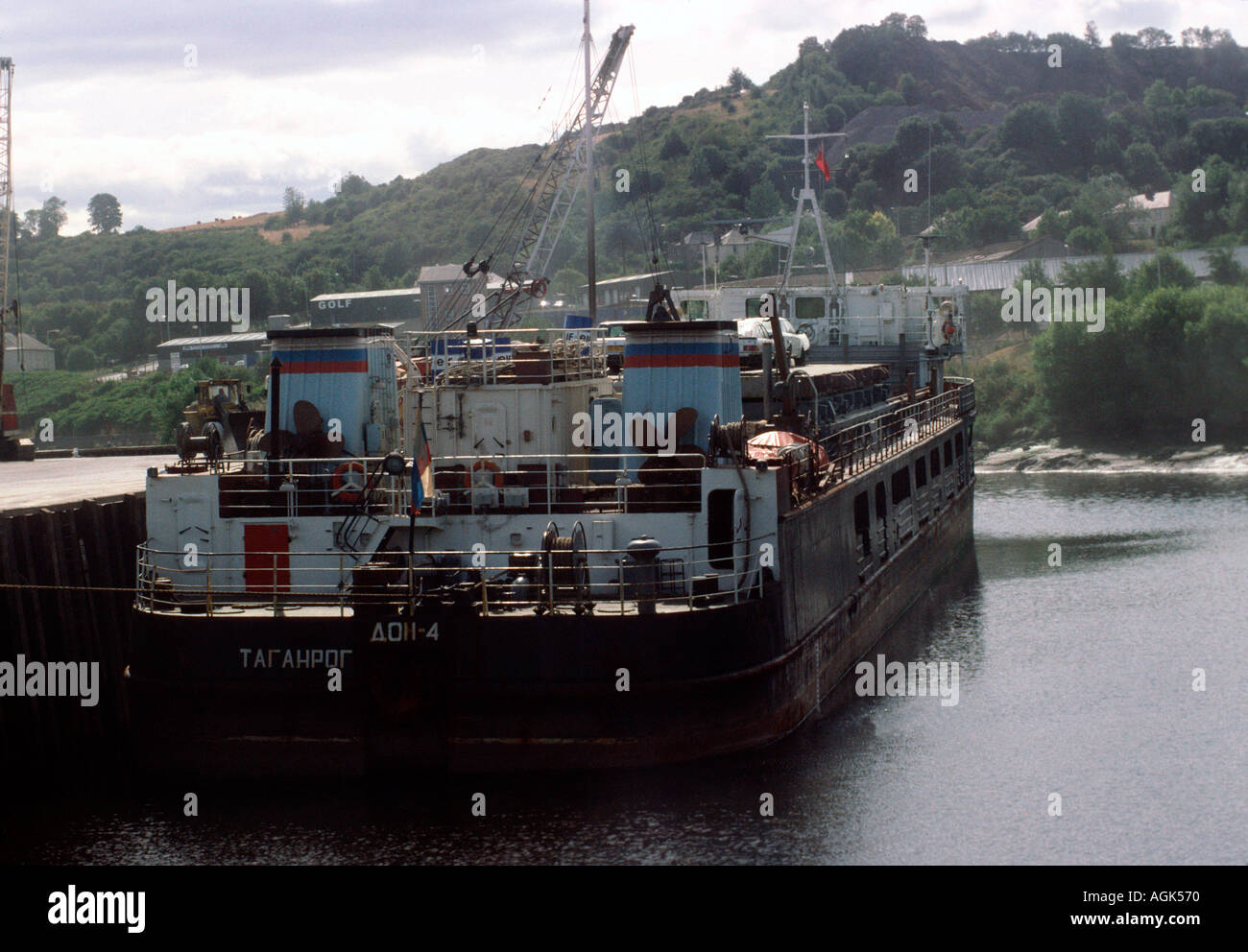 Coaster discharging her cargo at Perth Scotland Stock Photo - Alamy