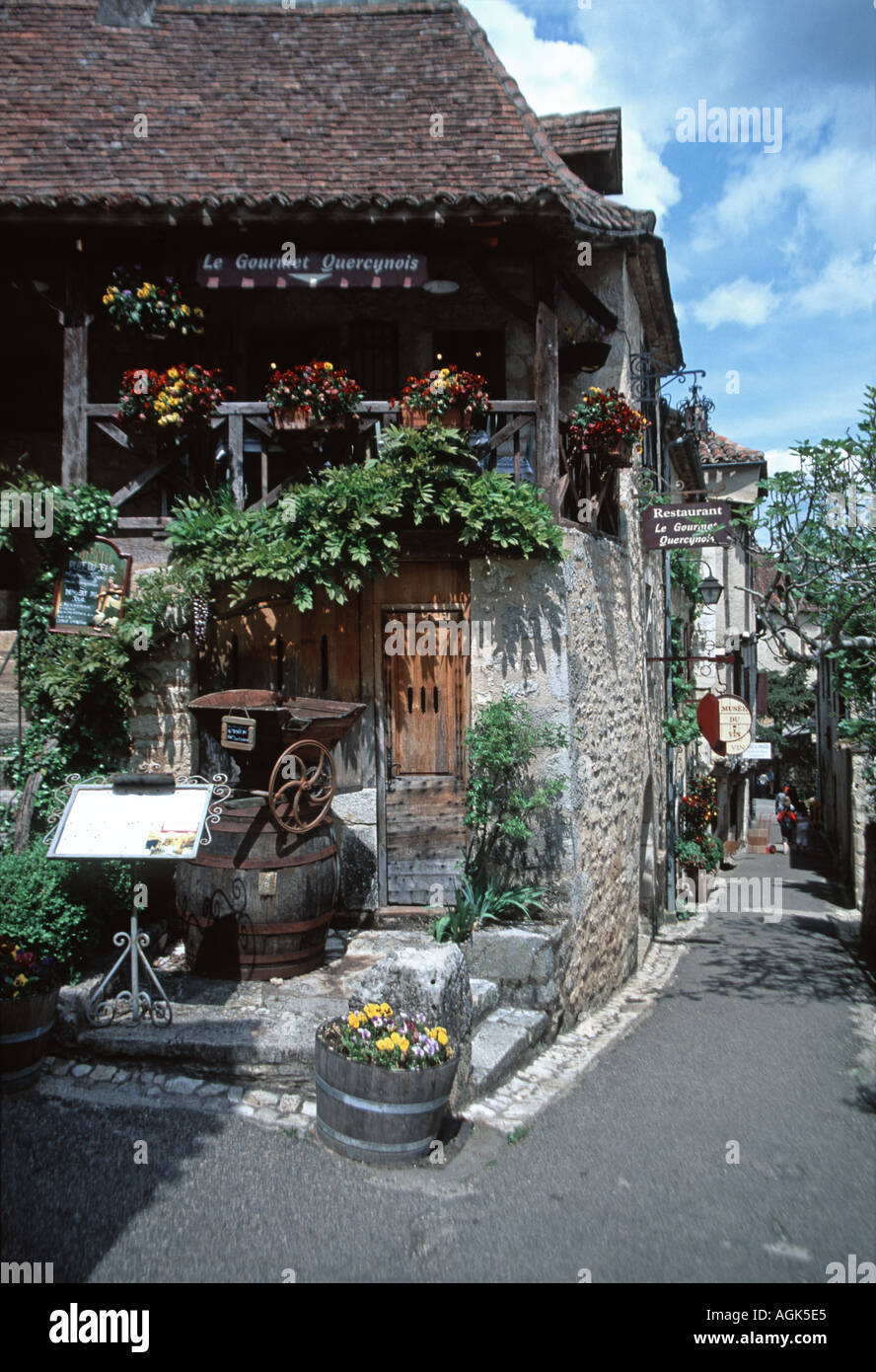 The Plus Beau Village of St Cirq Lapopie Stock Photo - Alamy