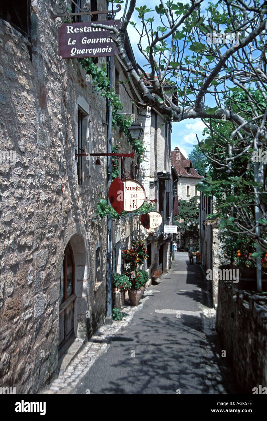 The Plus Beau Village of St Cirq Lapopie Stock Photo - Alamy