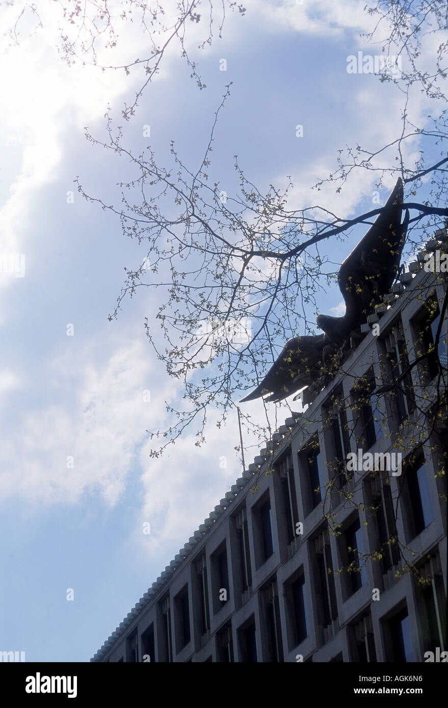 American embassy london eagle hi-res stock photography and images - Alamy