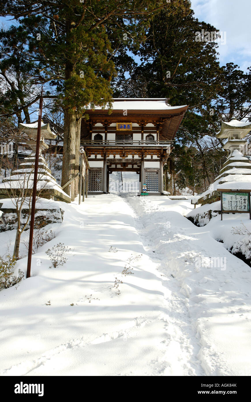 Temple gate, Japan Stock Photo - Alamy