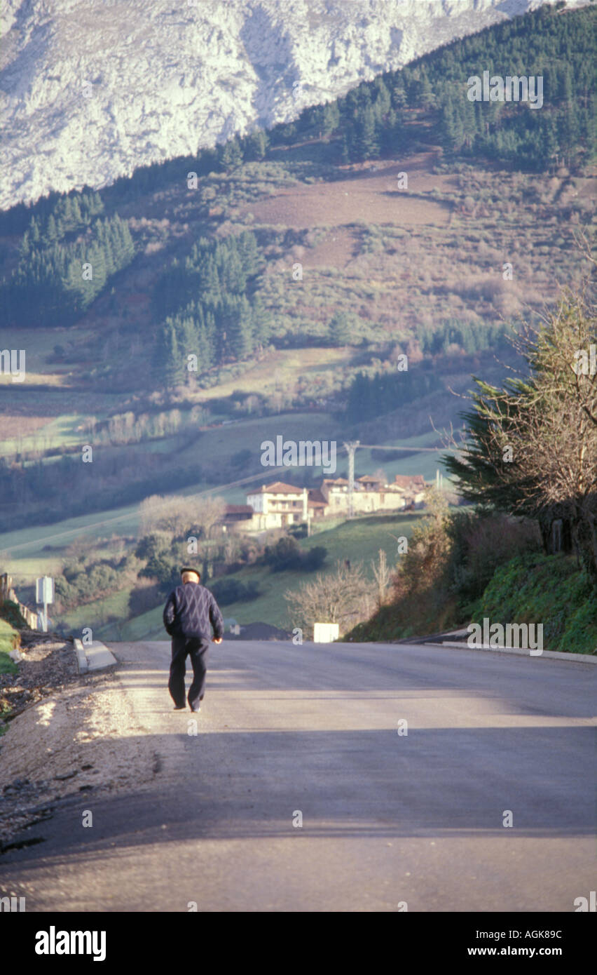 Basque beret spain hi-res stock photography and images - Alamy