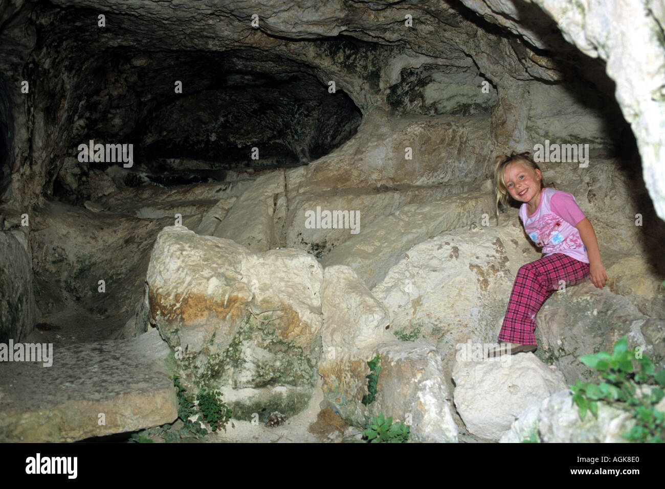 Roman graves hi-res stock photography and images - Alamy