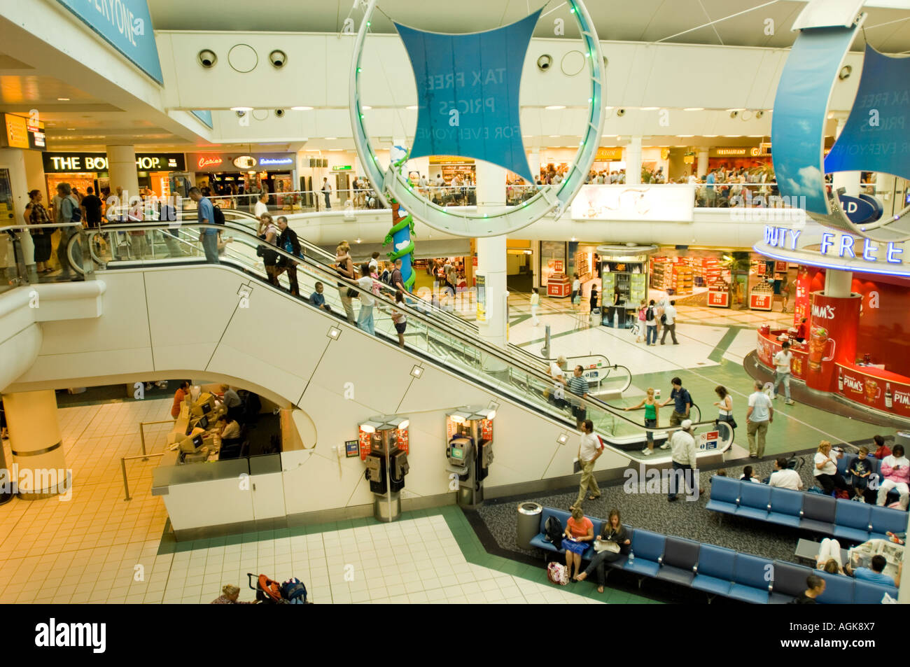 Gatwick shopping terminal south hi-res stock photography and images - Alamy