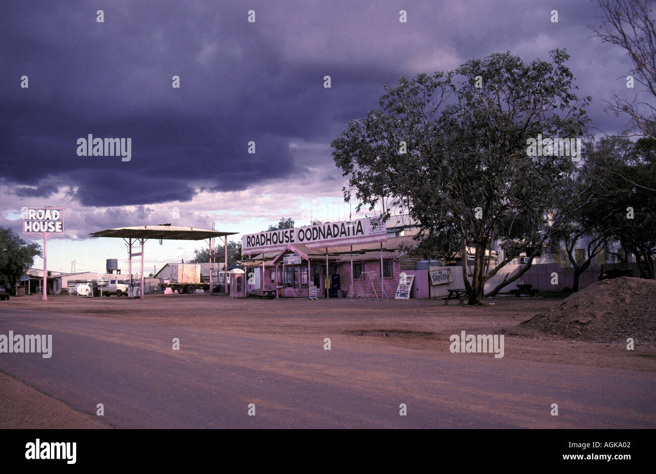 Pink roadhouse, oodnadatta hi-res stock photography and images - Alamy