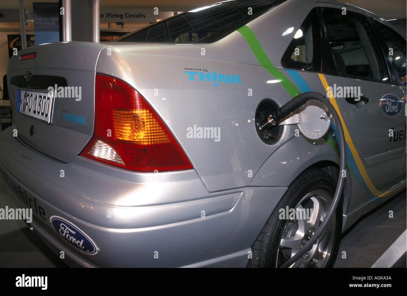 Hydrogen oxygen fuel cell hi-res stock photography and images - Alamy