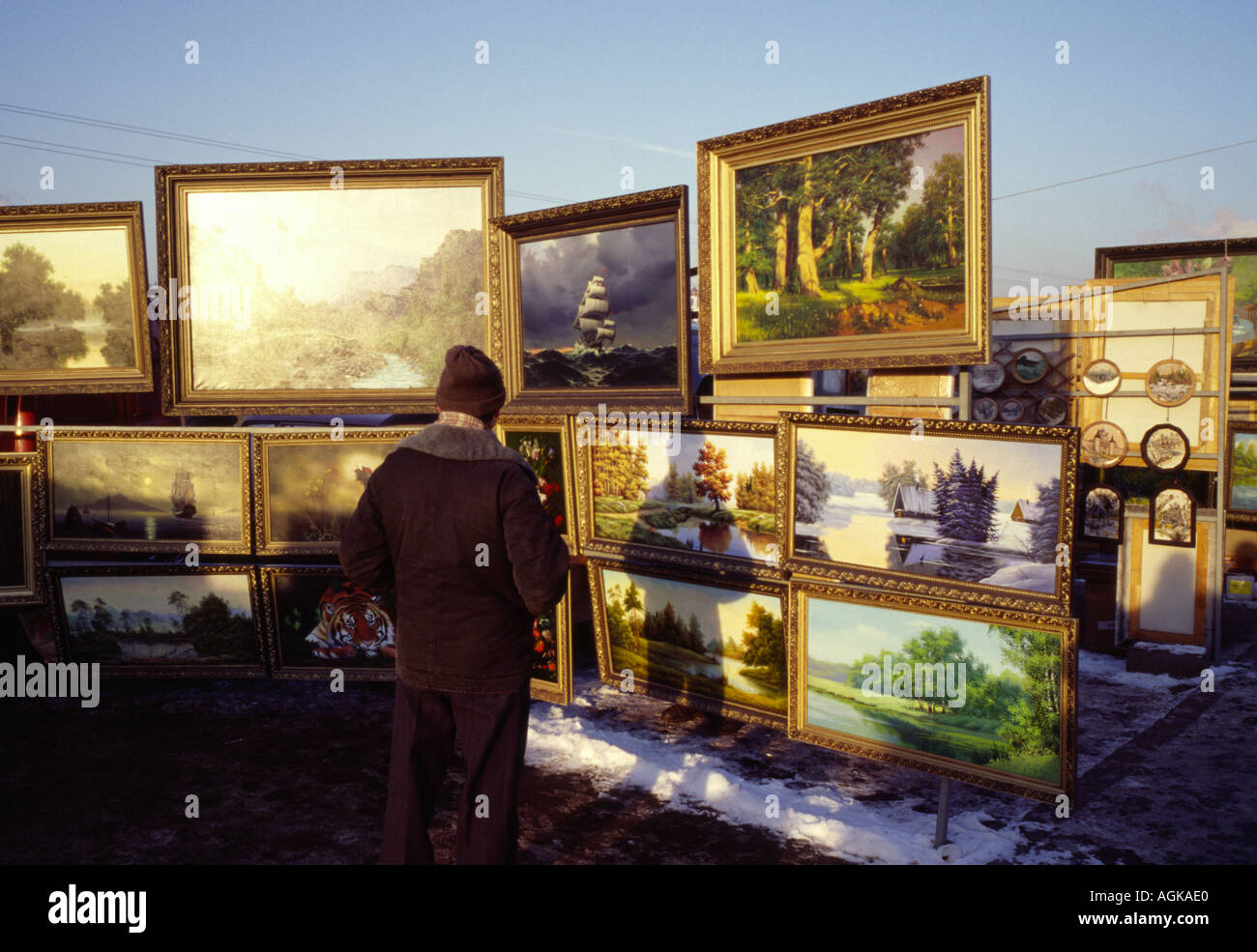 Buying paintings in the open air in winter outside Moscow s Novaya ...