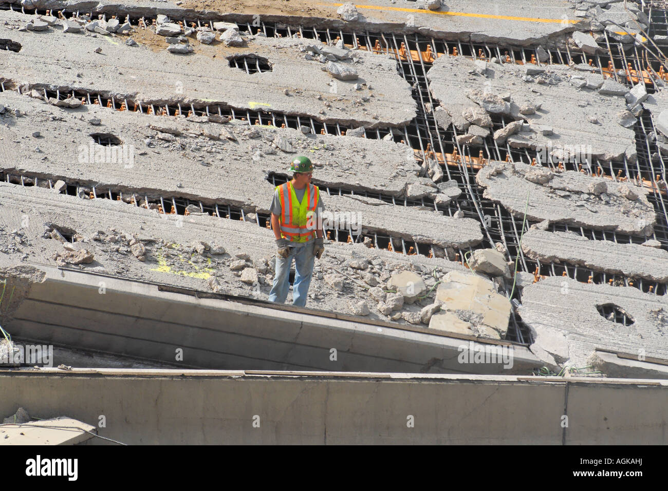 Mississippi river bridge collapse hi-res stock photography and images ...
