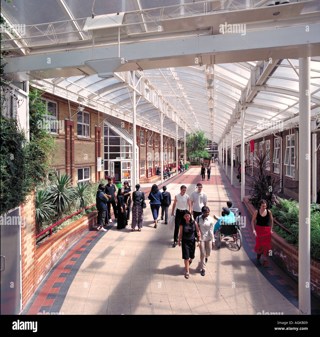 Sixth form london hi-res stock photography and images - Alamy