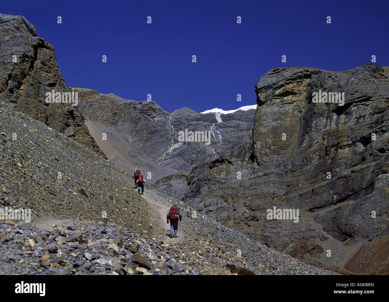 Trekkers approaching Thorung La Pass from Thorung Phedi on the ...