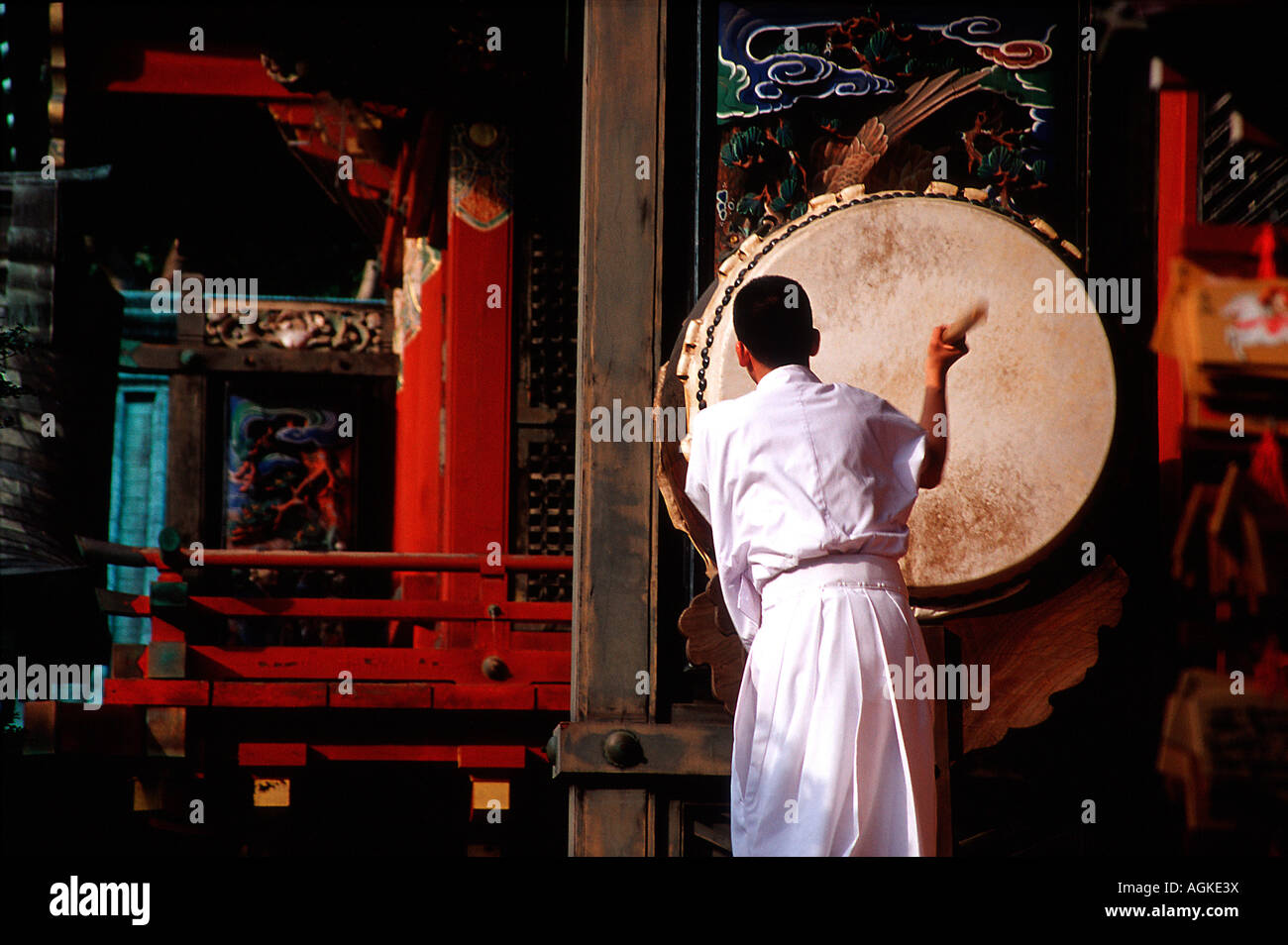 Asia, Japan, Kamakura. The drum is sounded at Tsurugaoka Hachimaugu ...