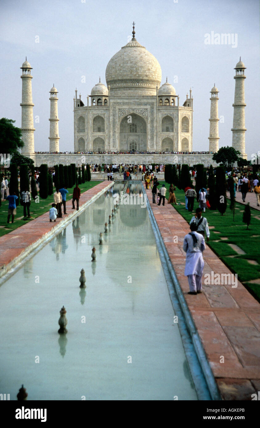 The impressive architecture of the Taj Mahal, Agra Stock Photo - Alamy