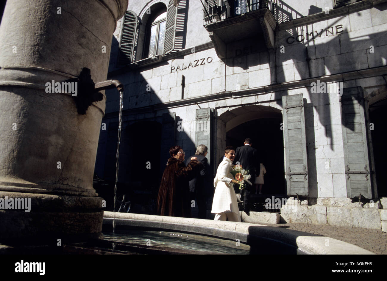 Medieval italian marriage hi-res stock photography and images - Alamy
