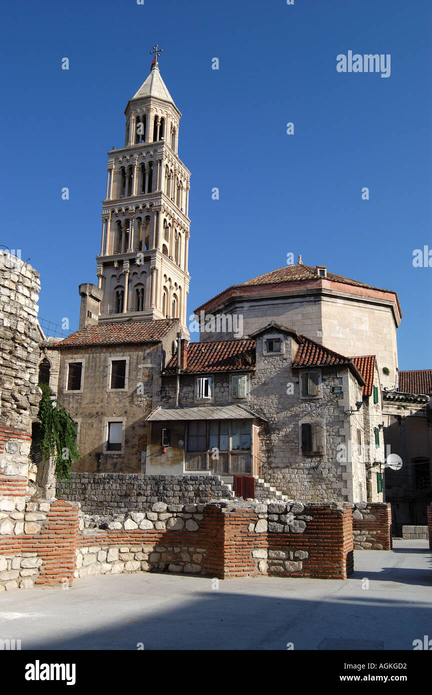 Roman shrines and temples hi-res stock photography and images - Alamy