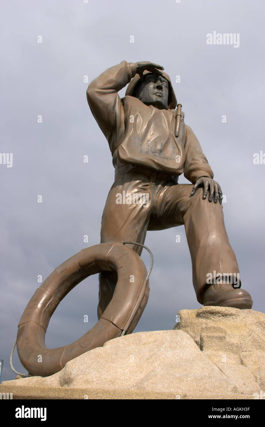 Lifeboatman sculpture hi-res stock photography and images - Alamy