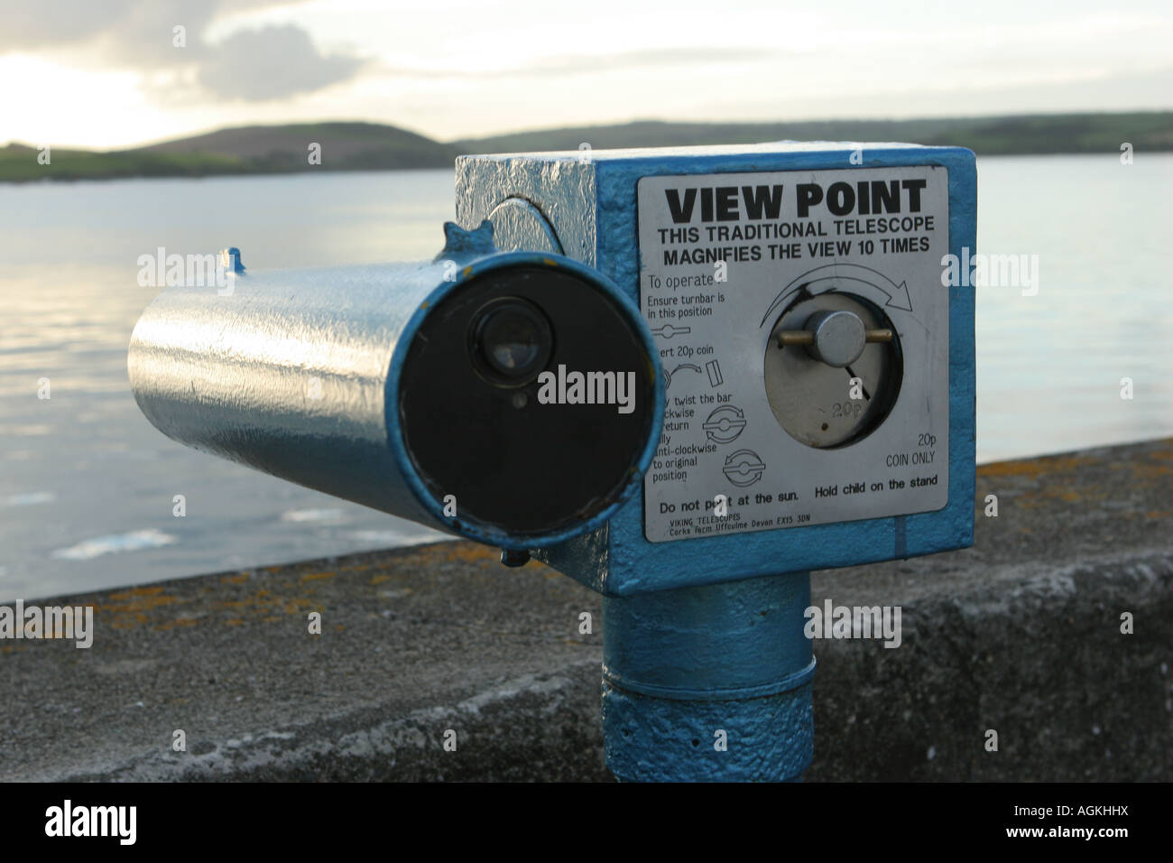 Viewing slot hi-res stock photography and images - Alamy