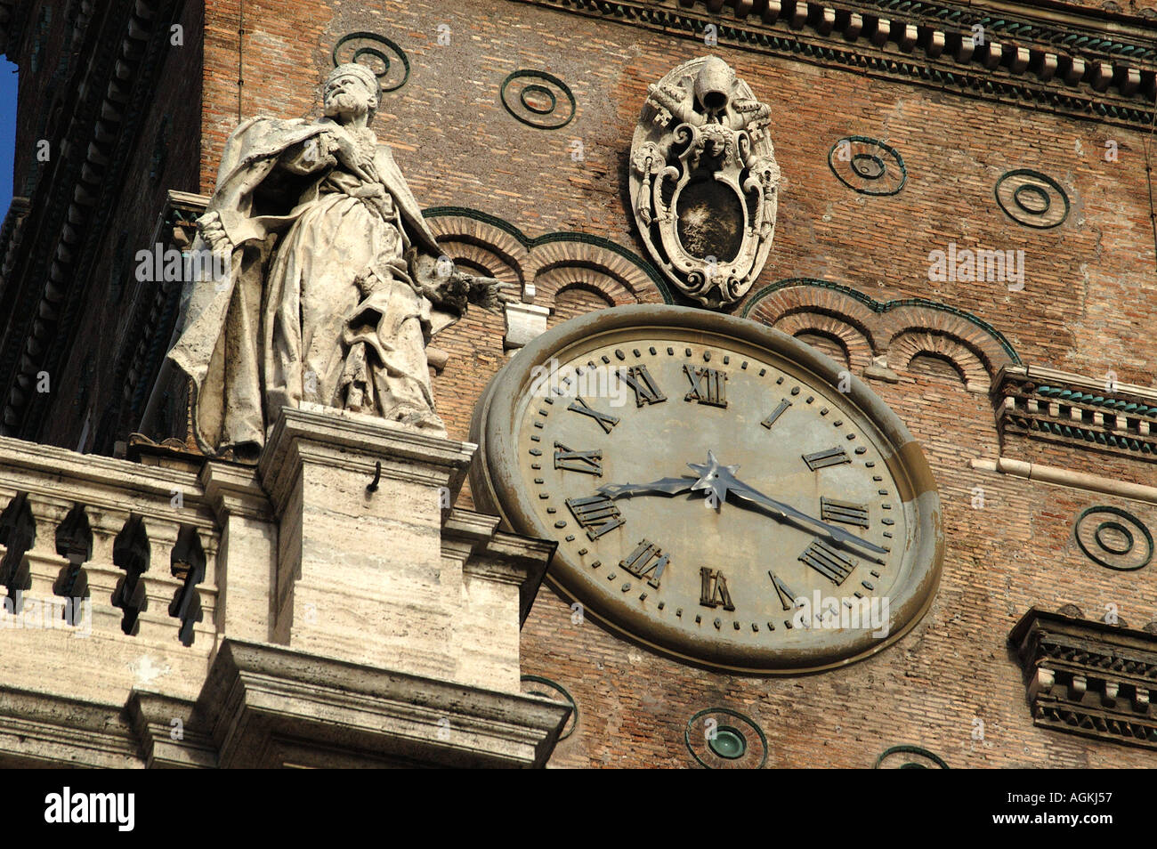 Sculpture and clock of Basilica di Santa Maria Maggiore facade Rome ...