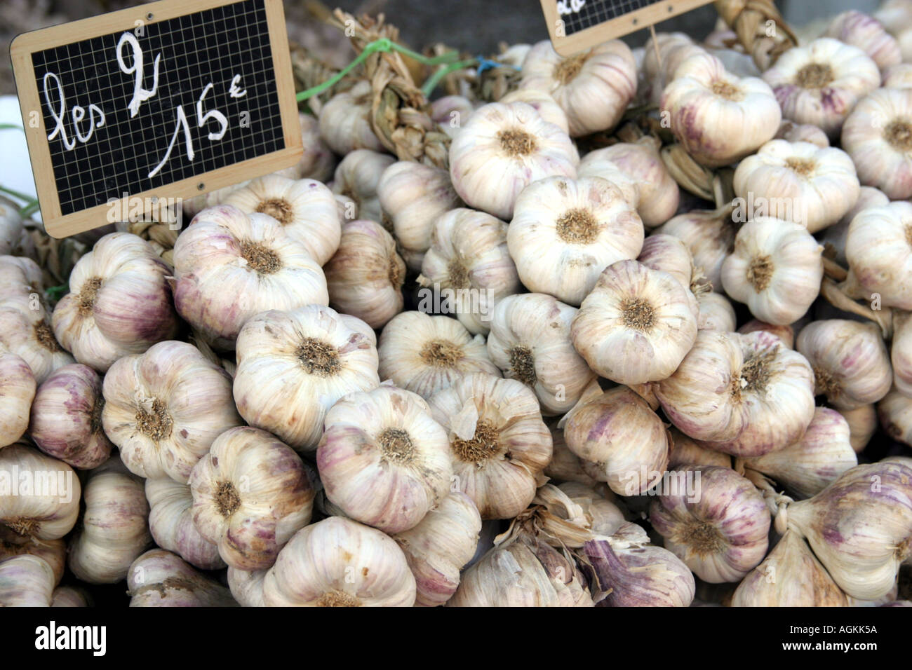 Ail bulbs hi-res stock photography and images - Alamy