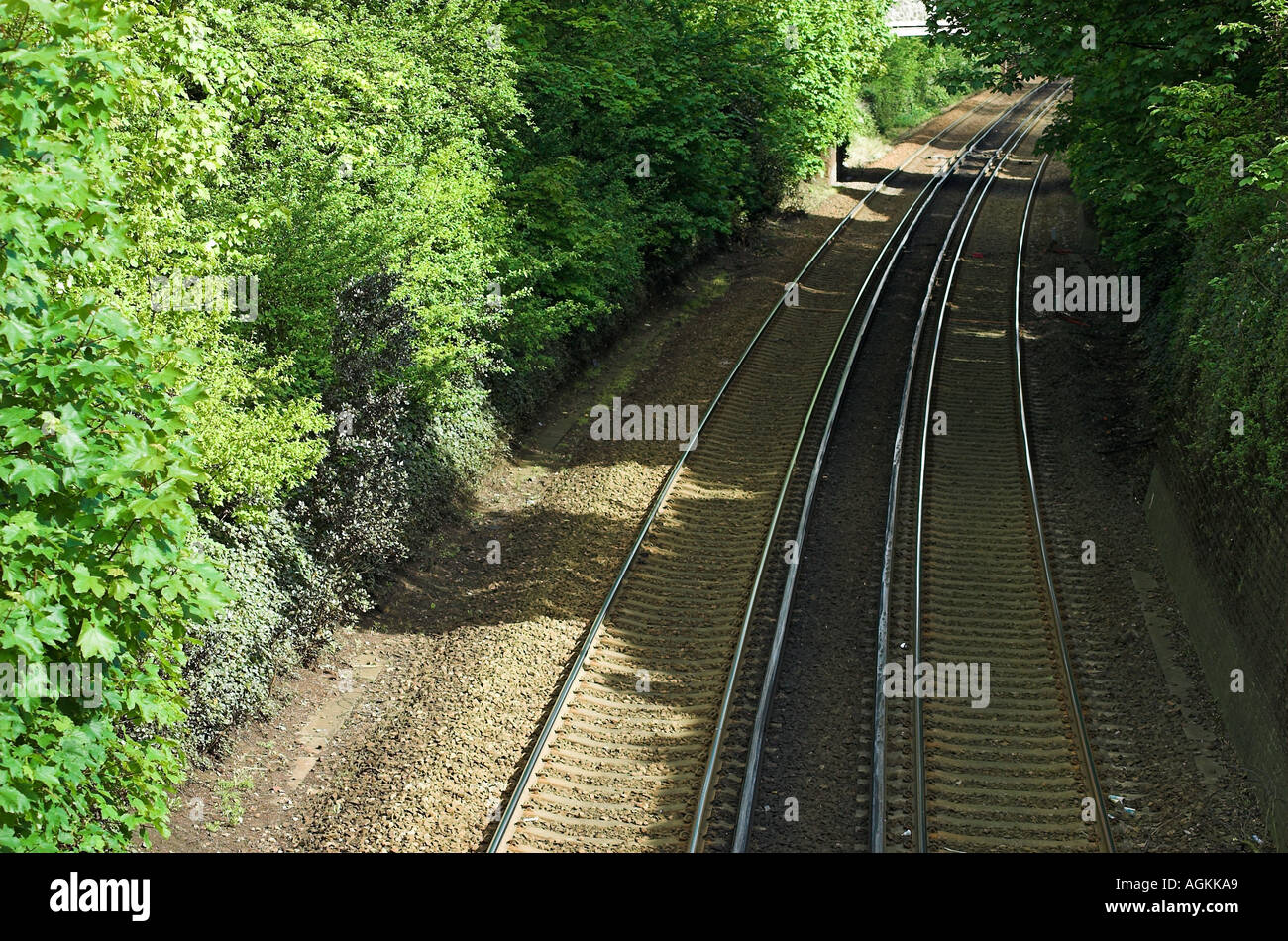 Train tracks at West Malling rail station Stock Photo - Alamy