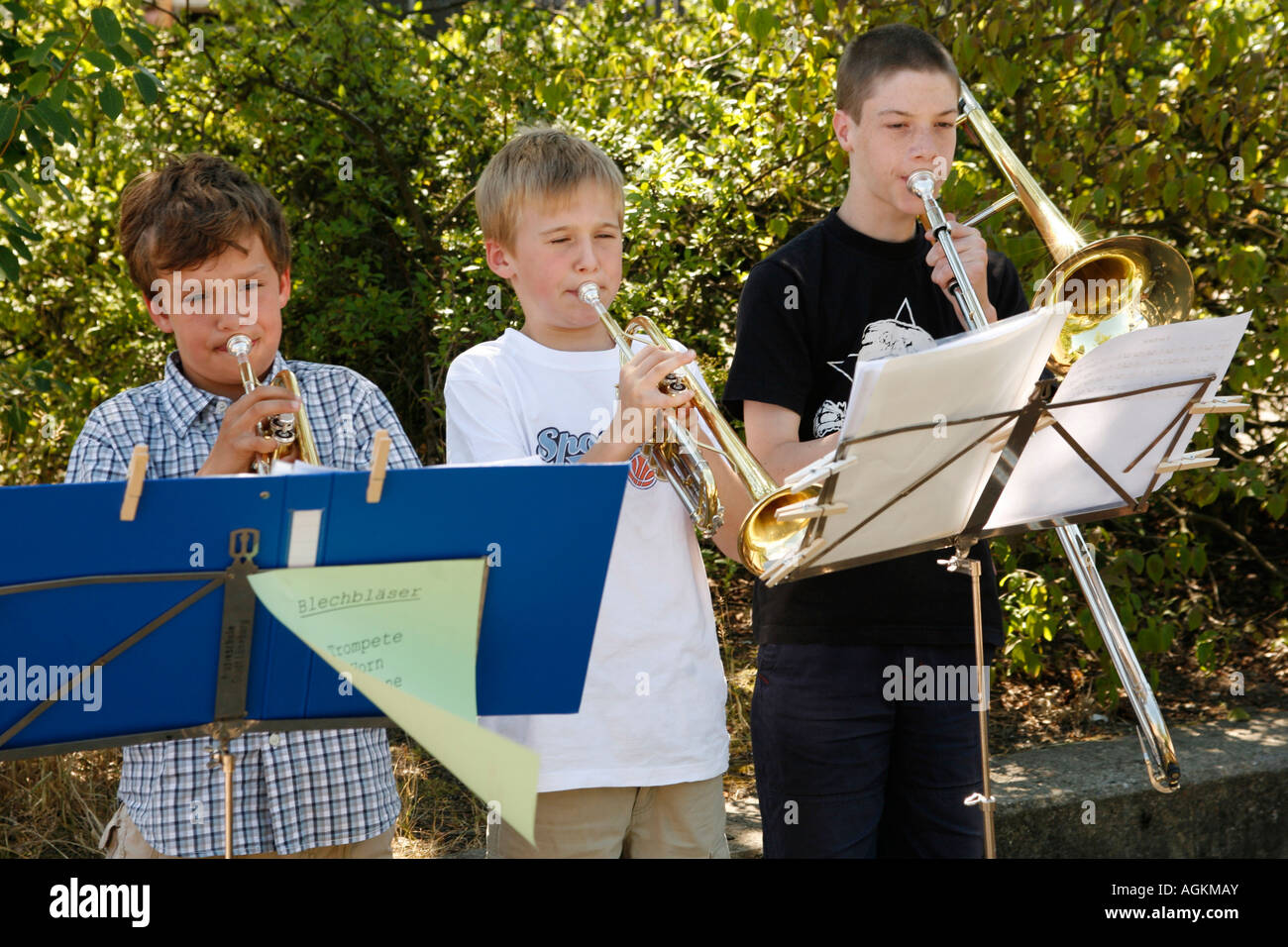 kids making music Stock Photo - Alamy