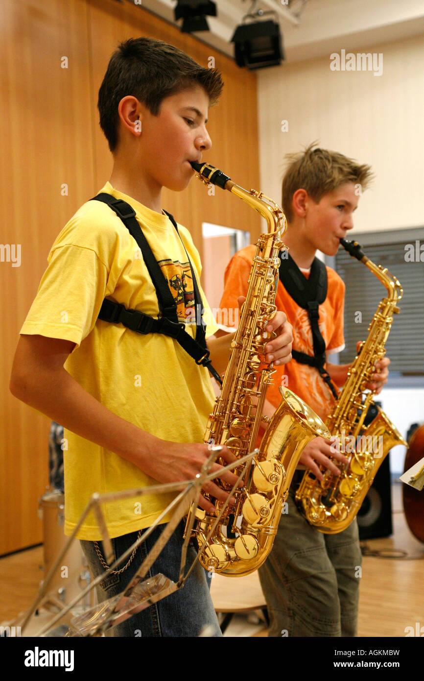 kids making music Stock Photo - Alamy