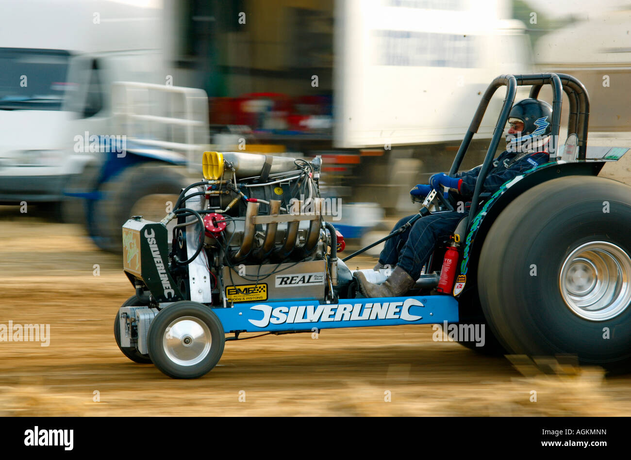 Tractor pull compete hi-res stock photography and images - Alamy