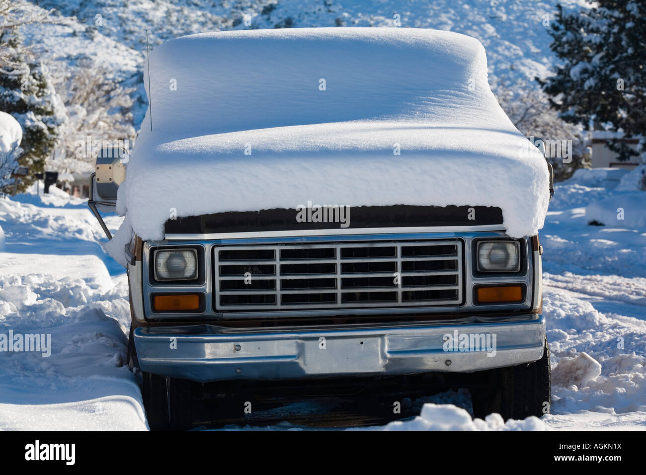 Covered truck hi-res stock photography and images - Alamy