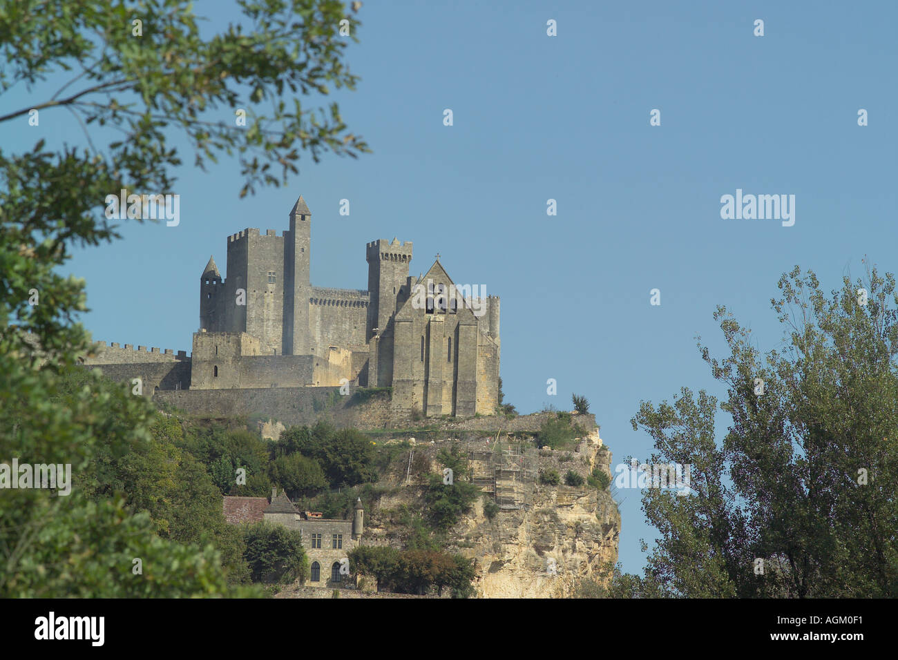 beynac castle in the dordogne france Stock Photo - Alamy