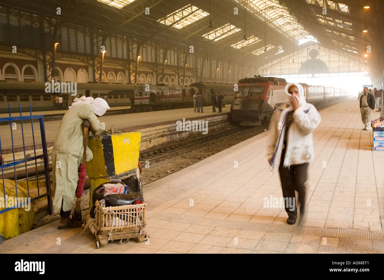 Train station alexandria egypt hi-res stock photography and images - Alamy