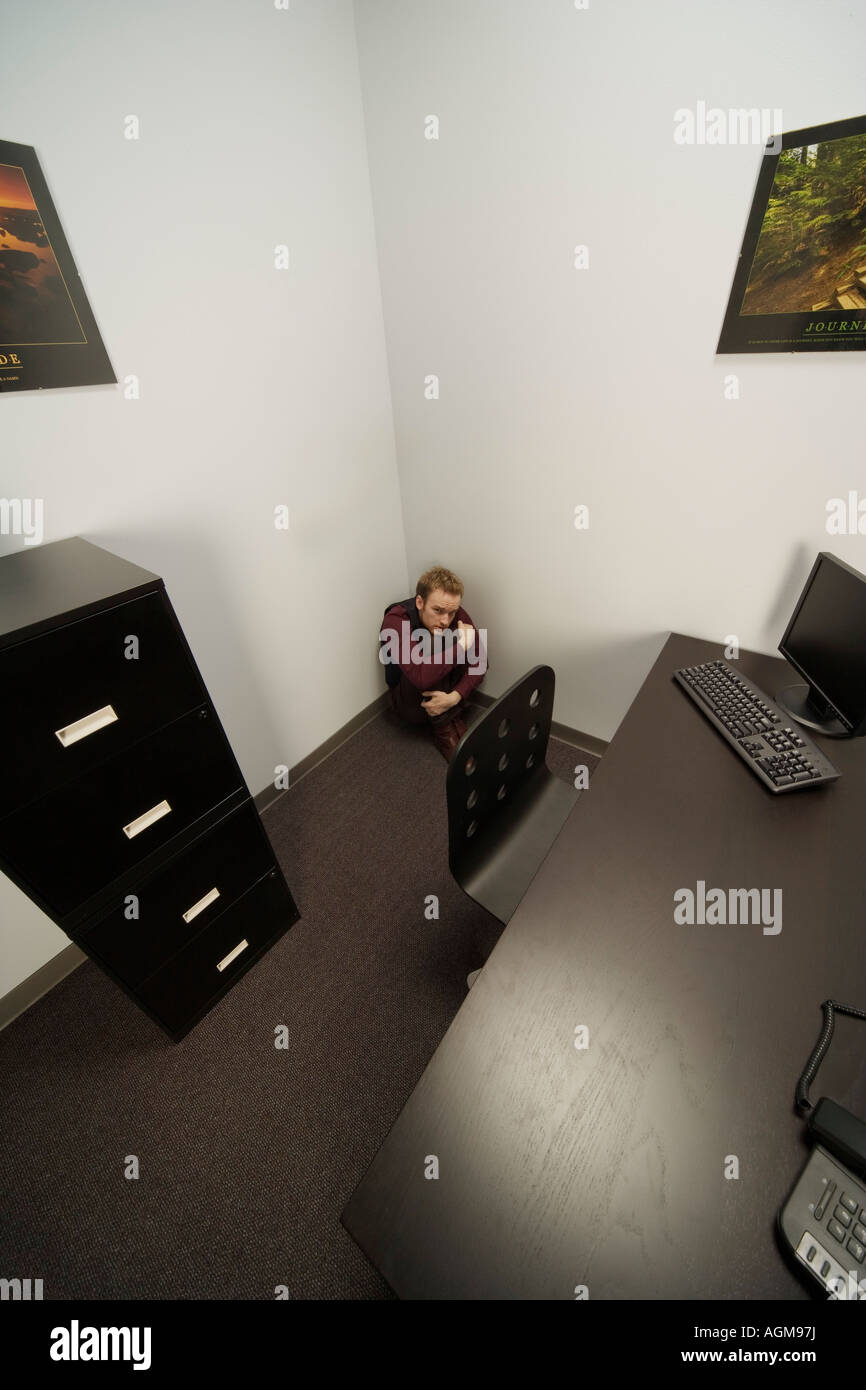 Man hiding corner hi-res stock photography and images - Alamy