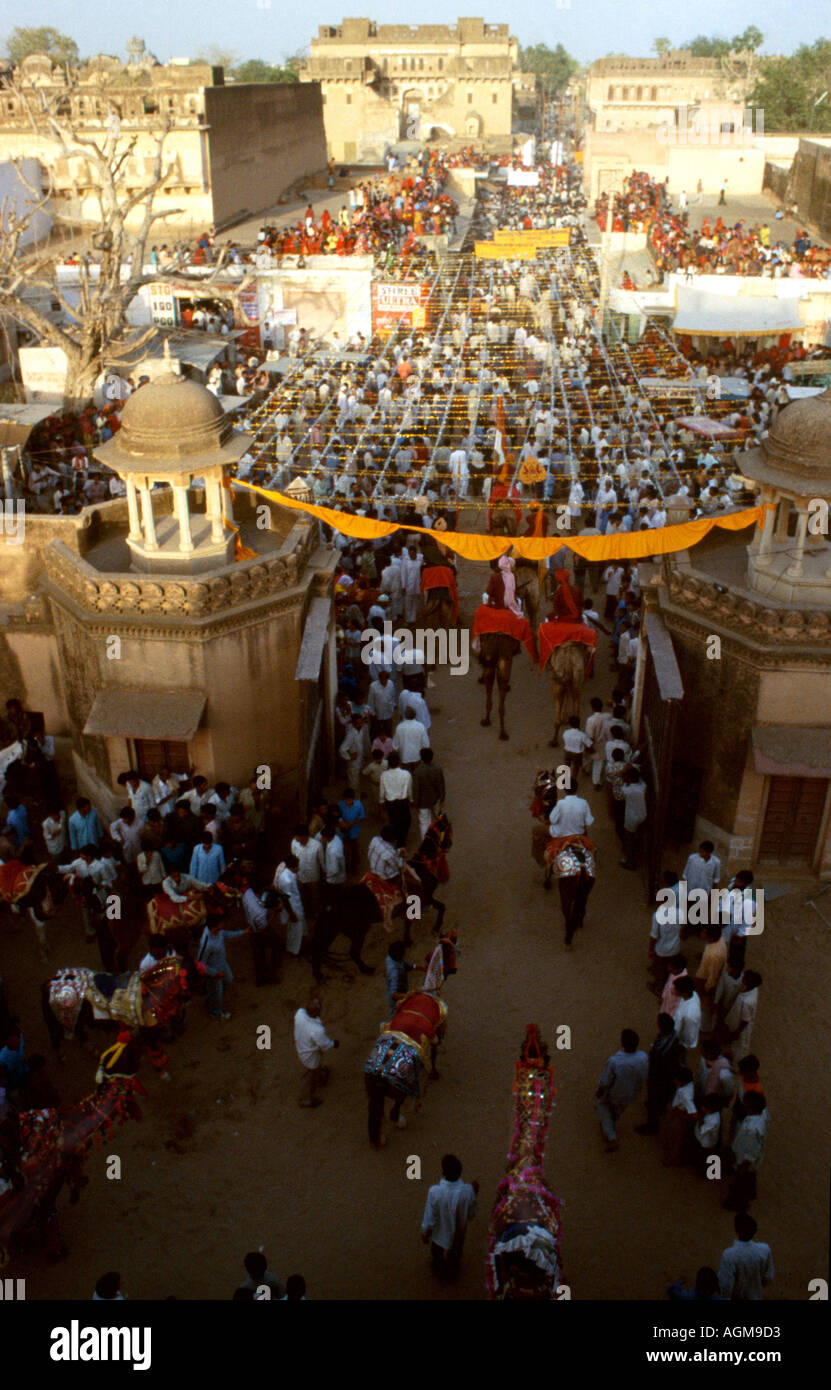 RAJASTHAN The Gangaur procession trooping out of Fort Dundlod Stock ...