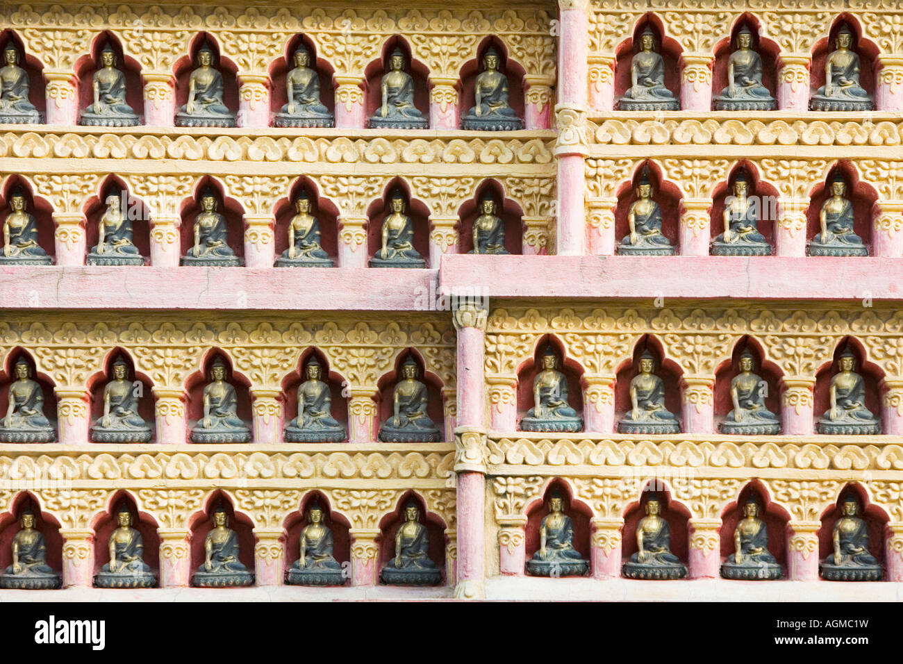 tibetan stupa buddha statues kathmandu nepal Stock Photo - Alamy