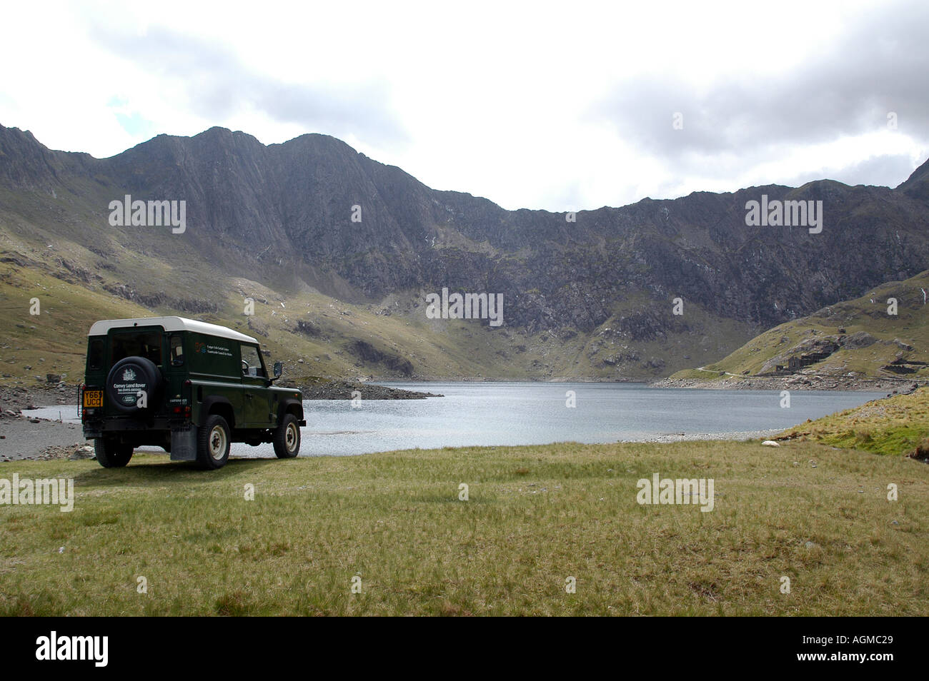 Range rover wales hi-res stock photography and images - Alamy