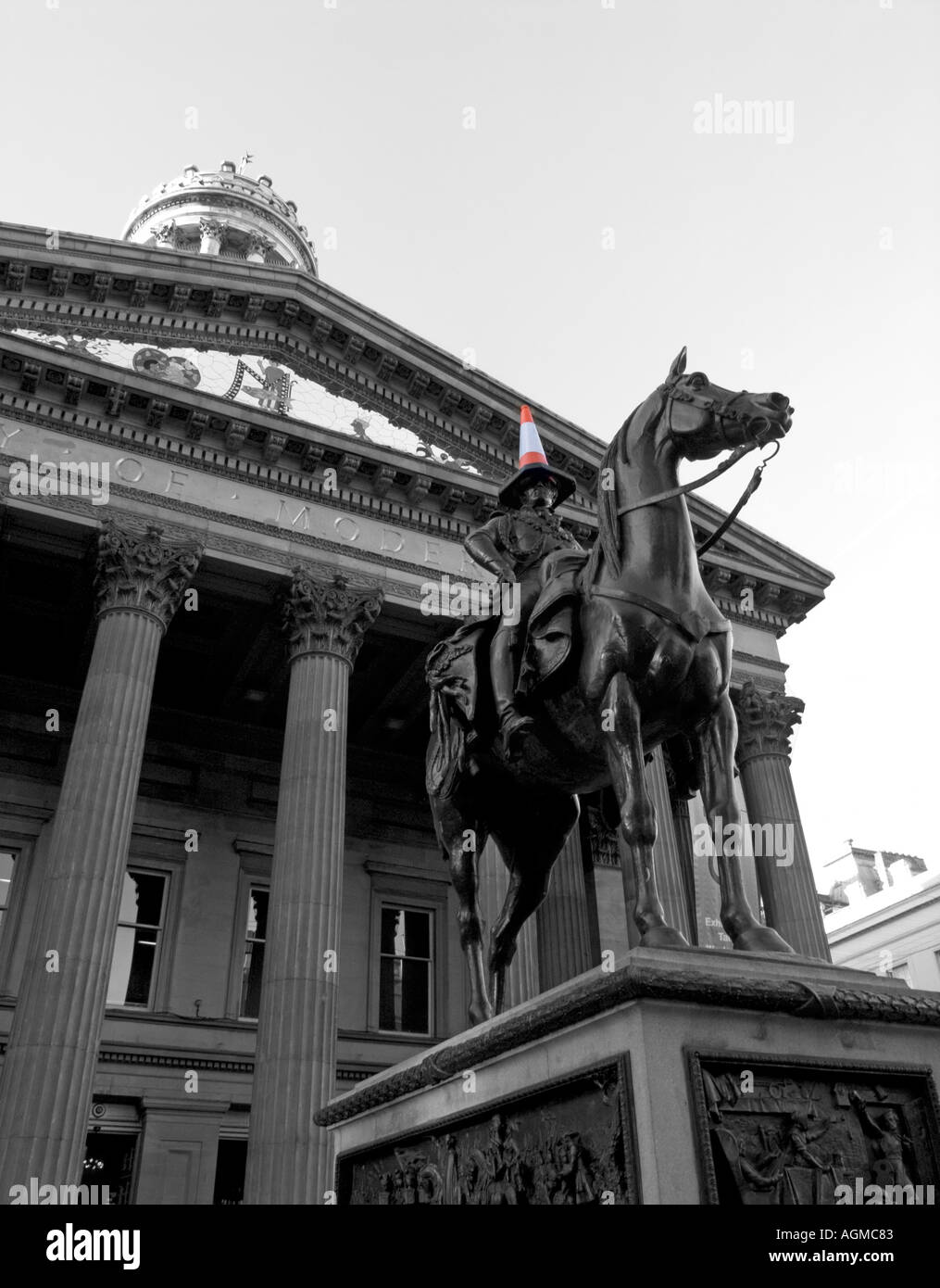 Glasgow museum of modern art duke of wellington statue glasgow hi-res ...