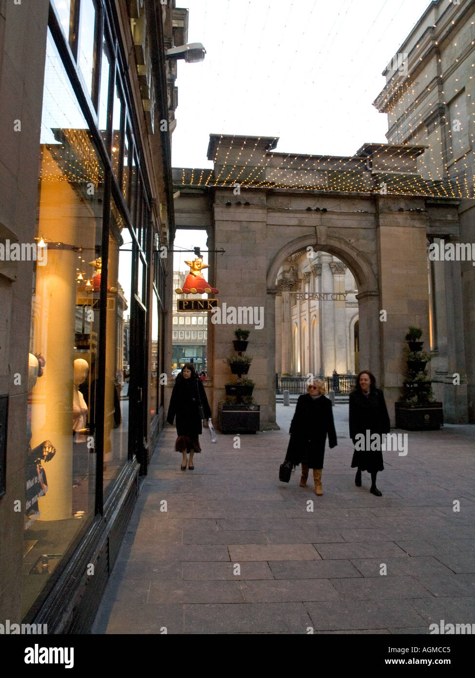 Royal exchange square glasgow dusk hi-res stock photography and images ...