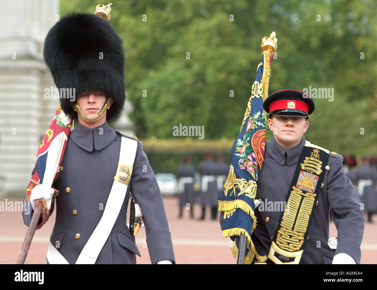 Two guards approach the camera at Changing of the Guards Buckingham ...
