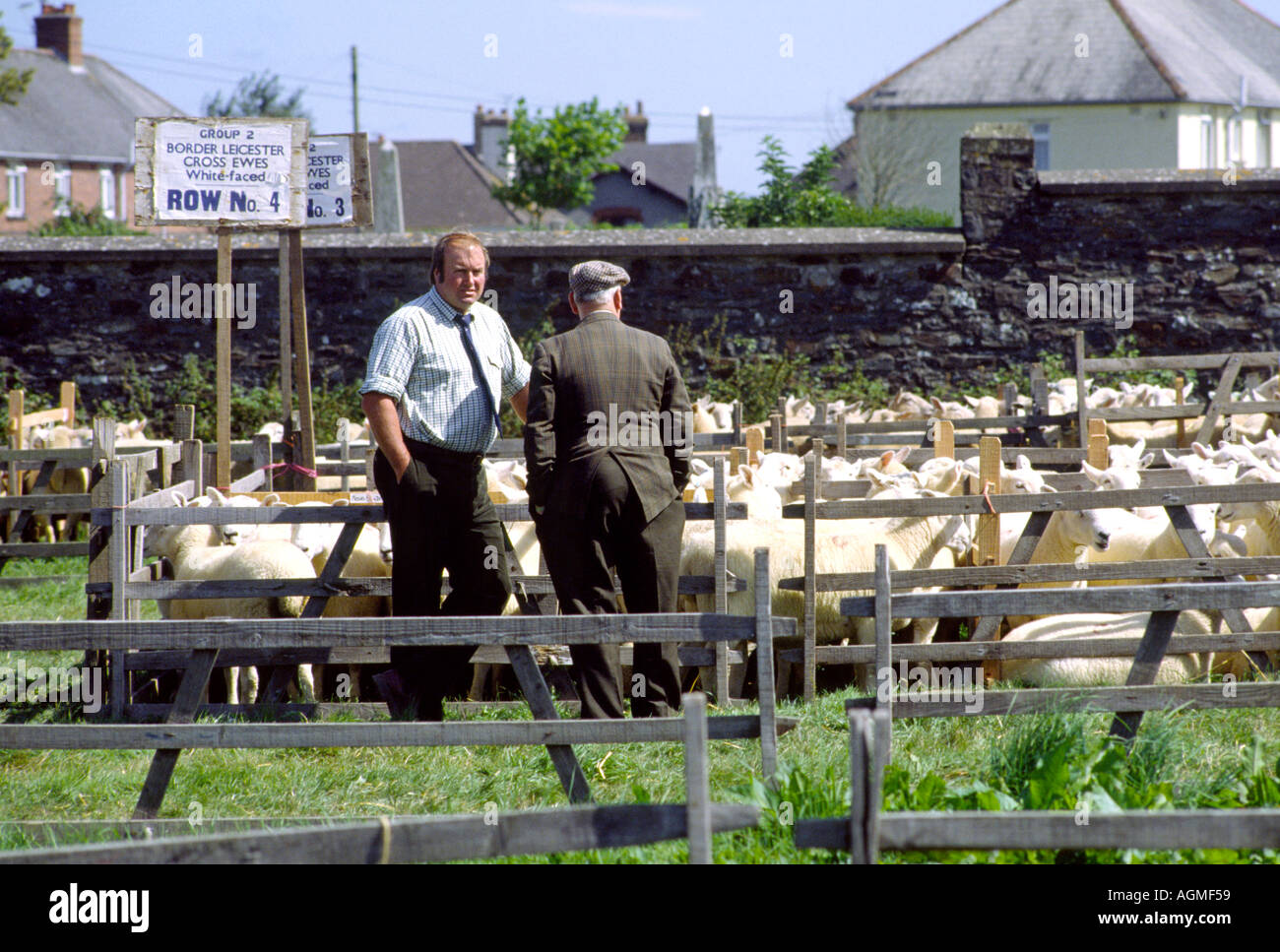 Two farmers talking hi-res stock photography and images - Alamy
