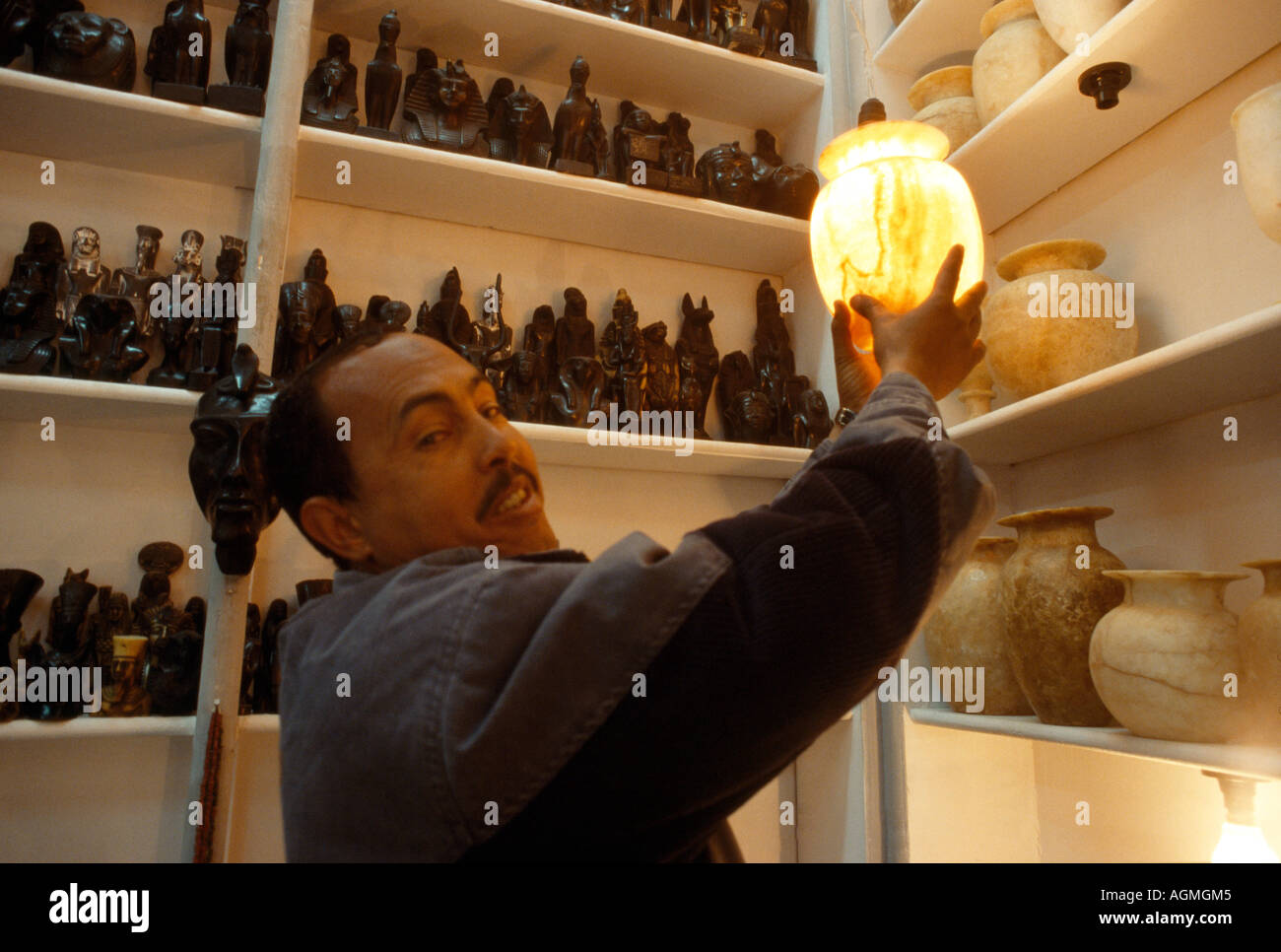 Egypt alabaster shop hi-res stock photography and images - Alamy