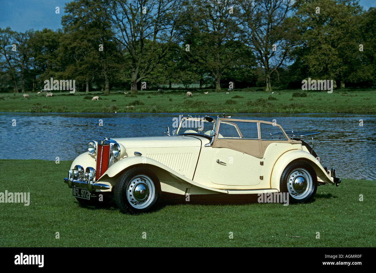 1950s mg convertible car classic hi-res stock photography and images ...