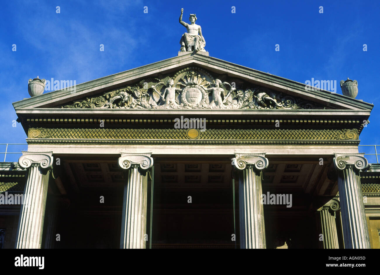 Entrance portico to the Ashmolean Museum Oxford England Stock Photo - Alamy