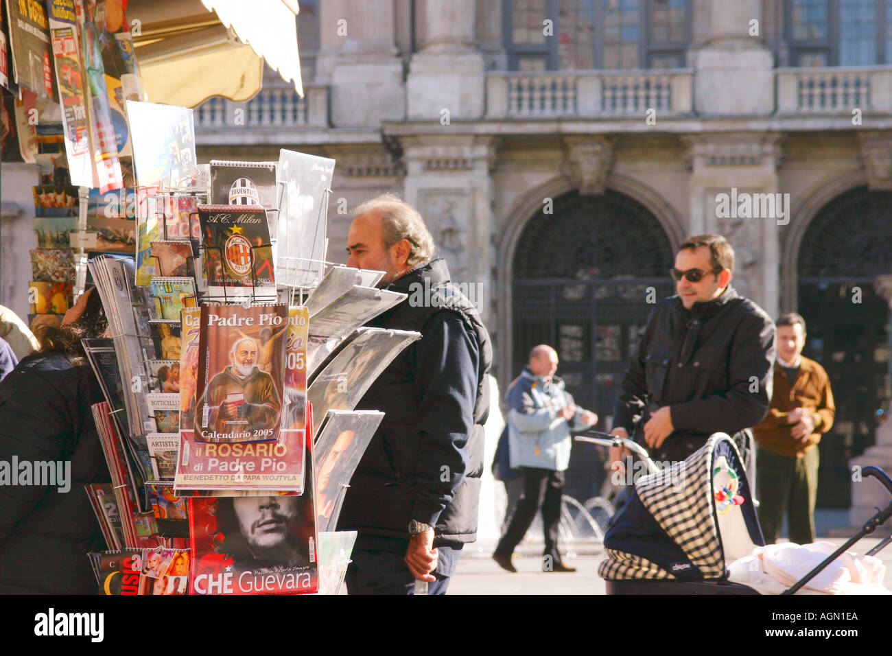 Magazine stand in italy hi-res stock photography and images - Alamy