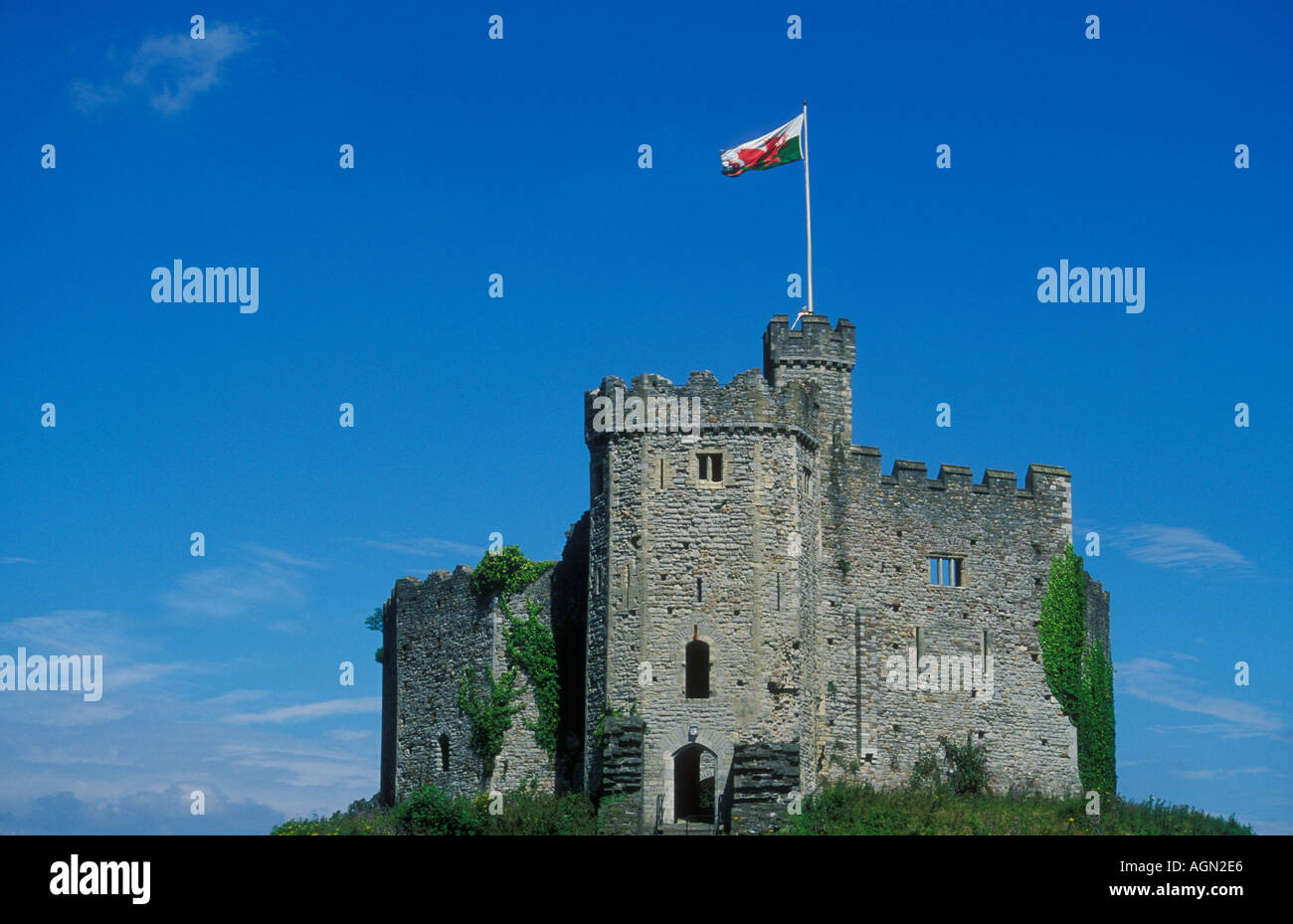 Welsh flag flying from the Norman Keep inside Cardiff castle Cardiff ...