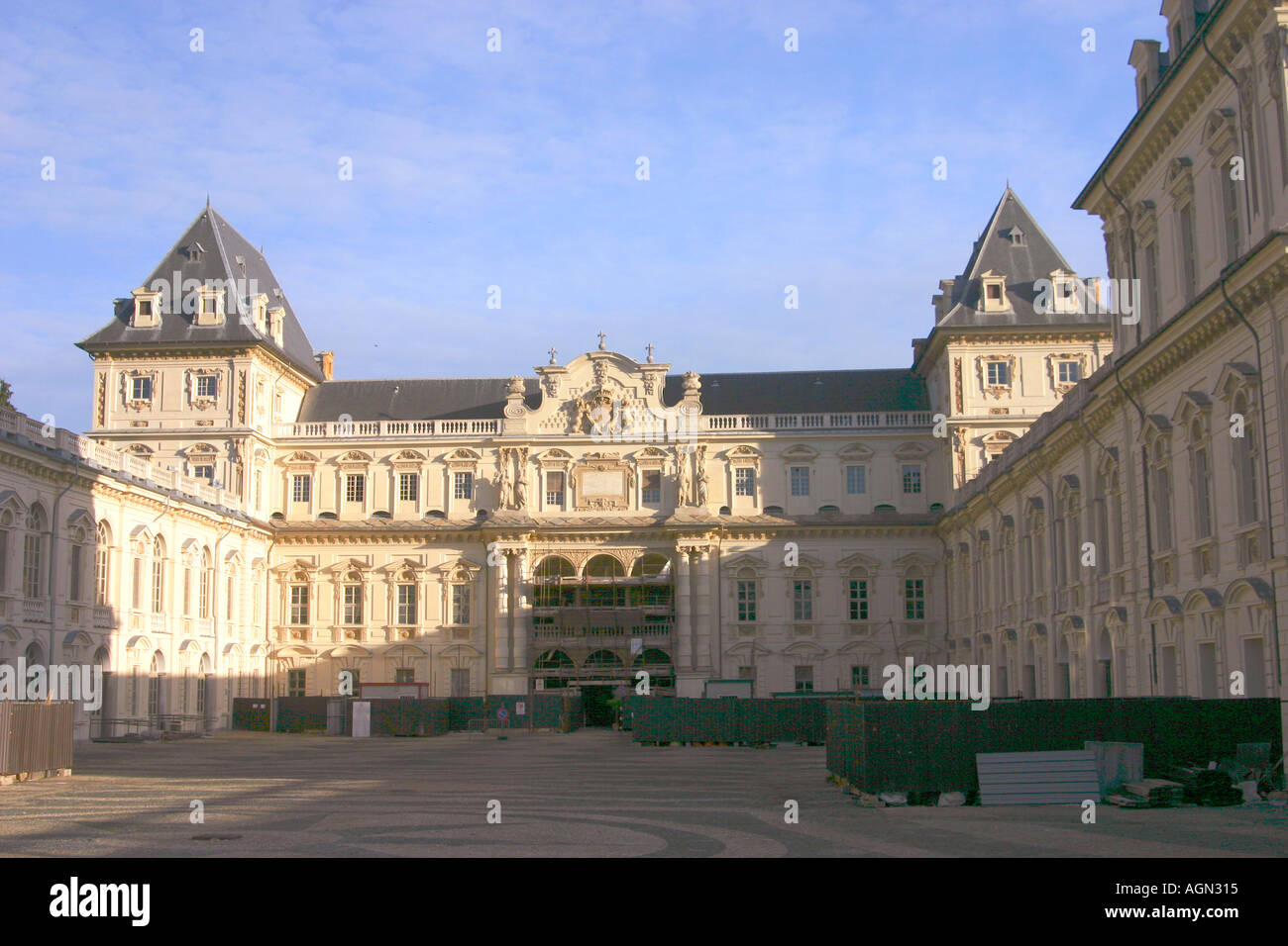 Castello del Valentino Facolta di Architettura in Parco del Valentino ...
