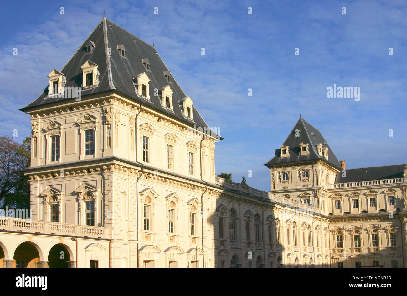Castello del Valentino Facolta di Architettura in Parco del Valentino ...