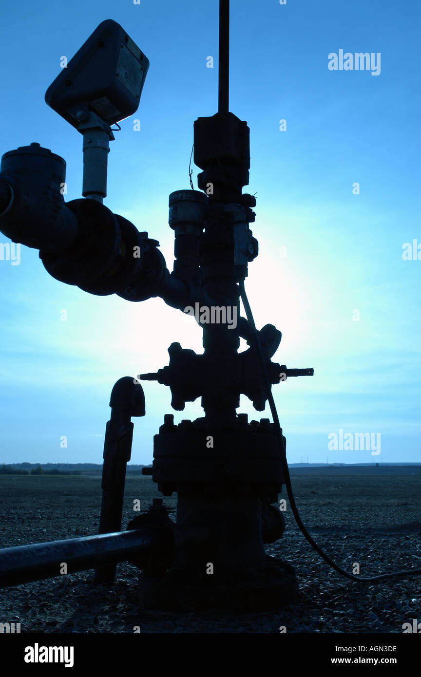 Wellhead and valves hi-res stock photography and images - Alamy